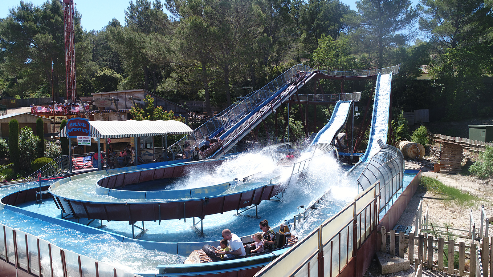 Splash Mountain | Descente rafraîchissante – OK Corral