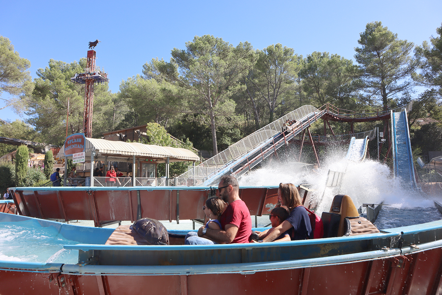 Splash Mountain | Descente rafraîchissante – OK Corral